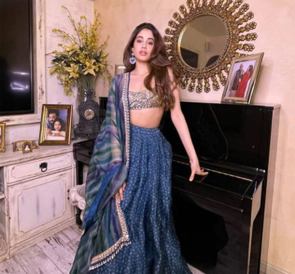 ଚର୍ଚ୍ଚାରେ ଜାହ୍ନବୀଙ୍କ ନୀଳ ଲେହେଙ୍ଗା – Odisha Sambad