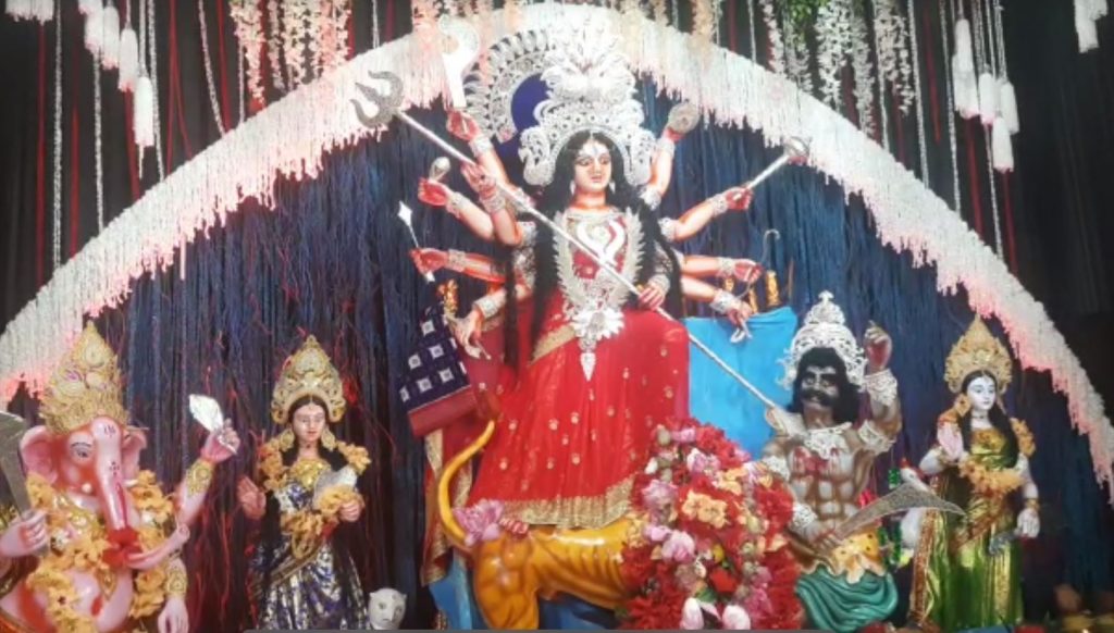 ଖଡ଼ିଆଳରେ ନିଆରା ନବରାତ୍ରୀ ଦୁର୍ଗାପୂଜା ଓ ଯୋଡ଼ି ଛତର ଯାତ୍ରା ପାଇଁ ଜମୁଛି ଭିଡ଼ ...